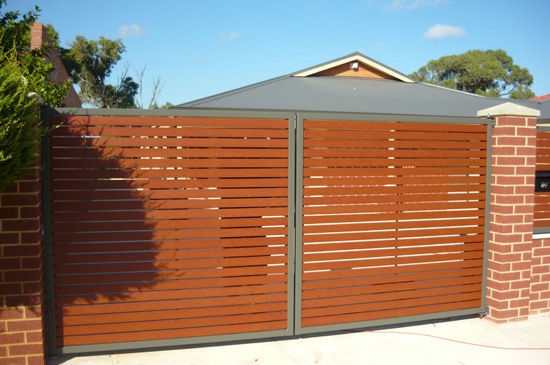 Driveway Gate Options – Ranked Least to Most Expensive | Fencemakers